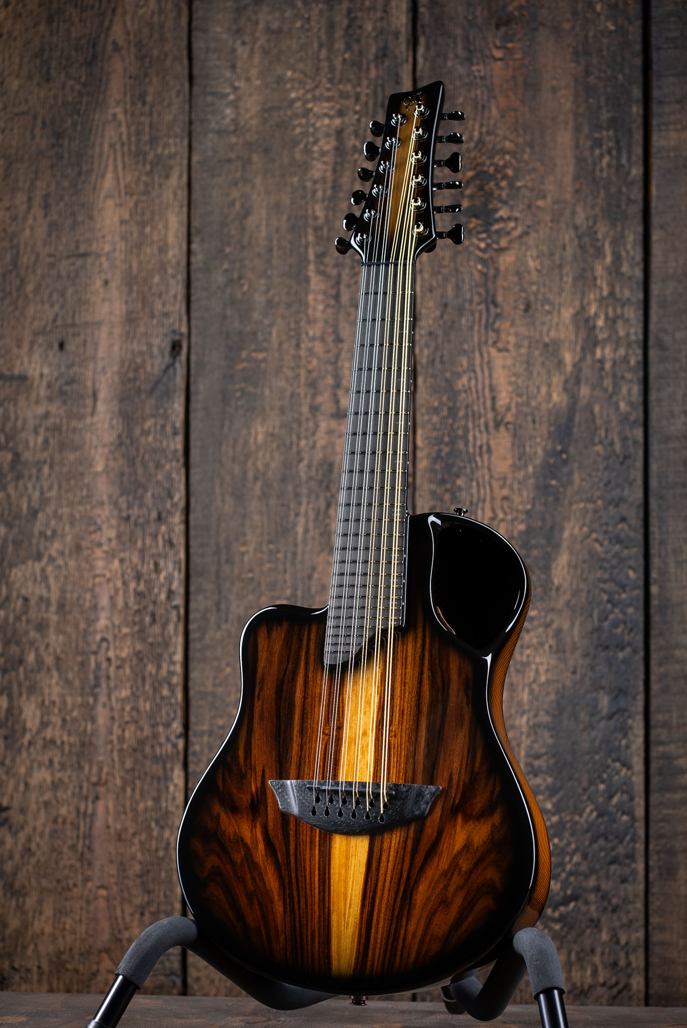 Amicus - Emerald Guitars